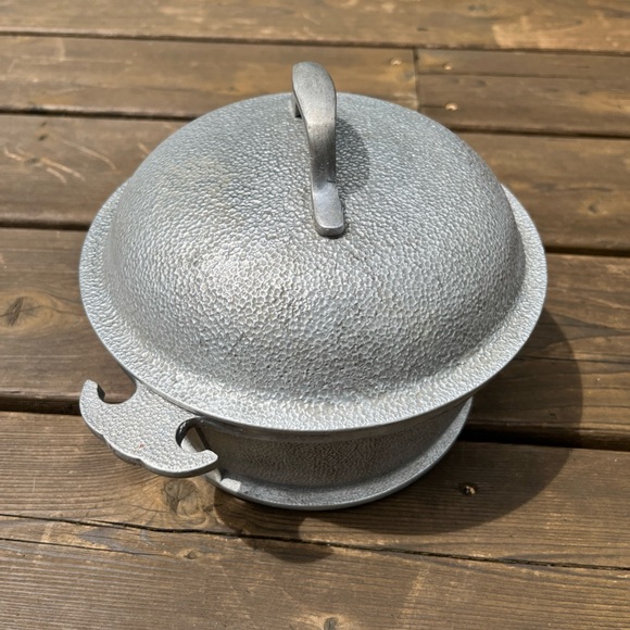 Kitchen | Vtg Guardian Ware Service Cast Hammered Aluminum 1 Round ...